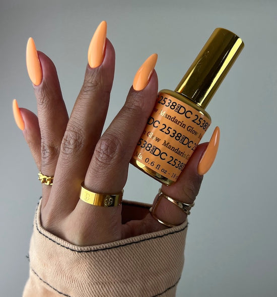 Mandarin Glow #2538 – DND Gel