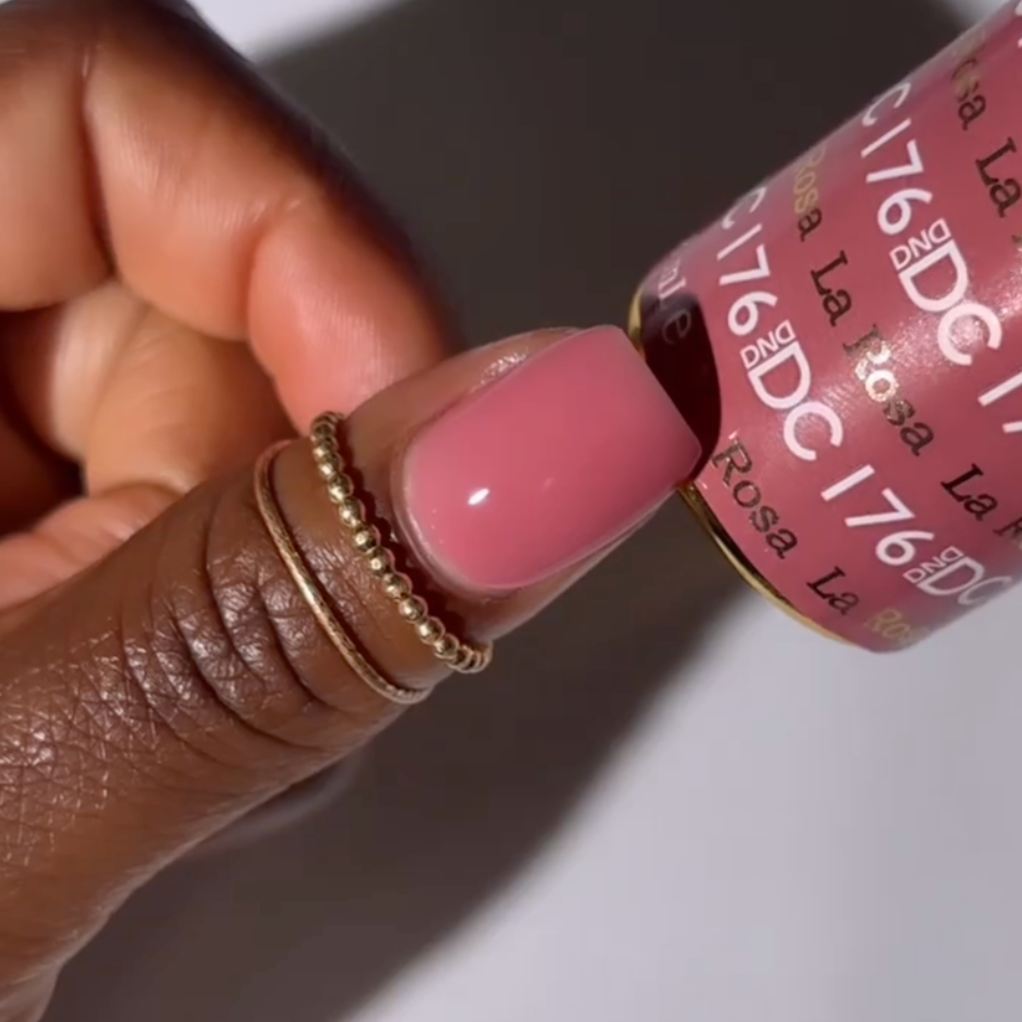 La Rosa #176 – DND Gel