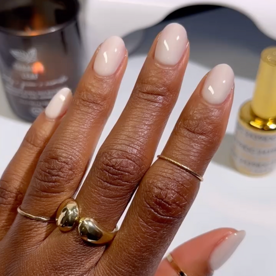 Milky White #2439 – DND Gel