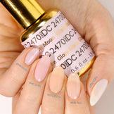 Gloss Moon #2470 – DND Gel