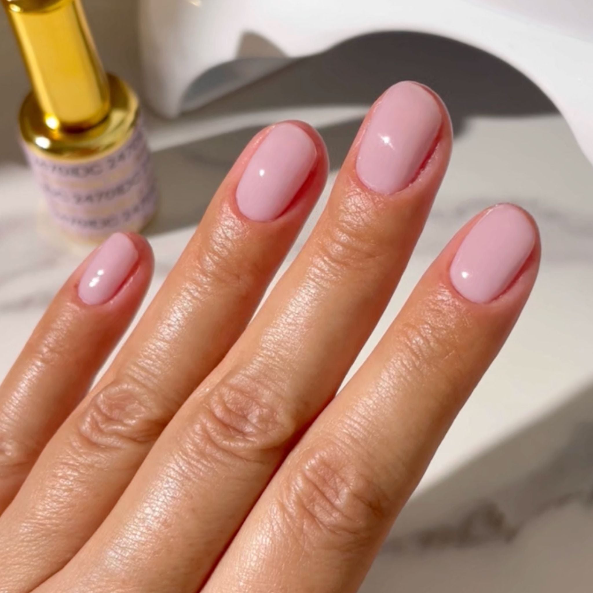 Gloss Moon #2470 – DND Gel