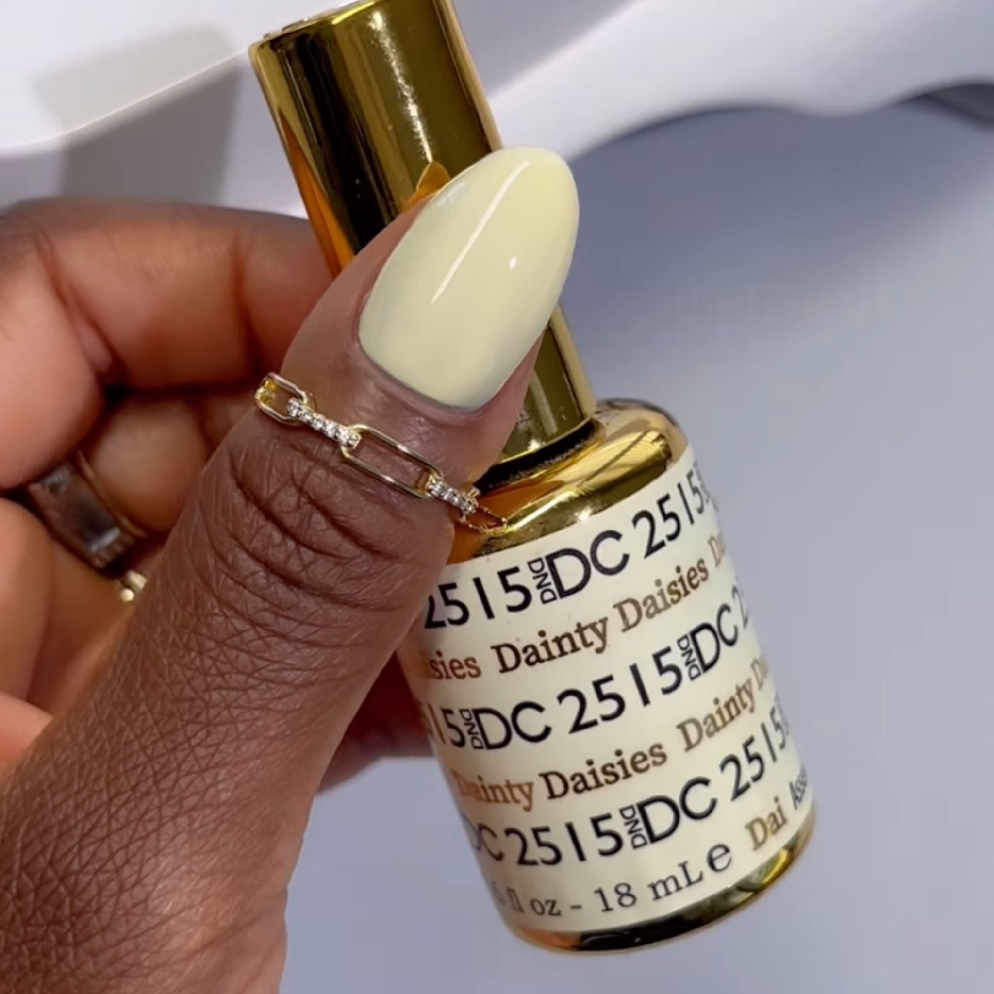 Dainty Daisies #2515 – DND Gel