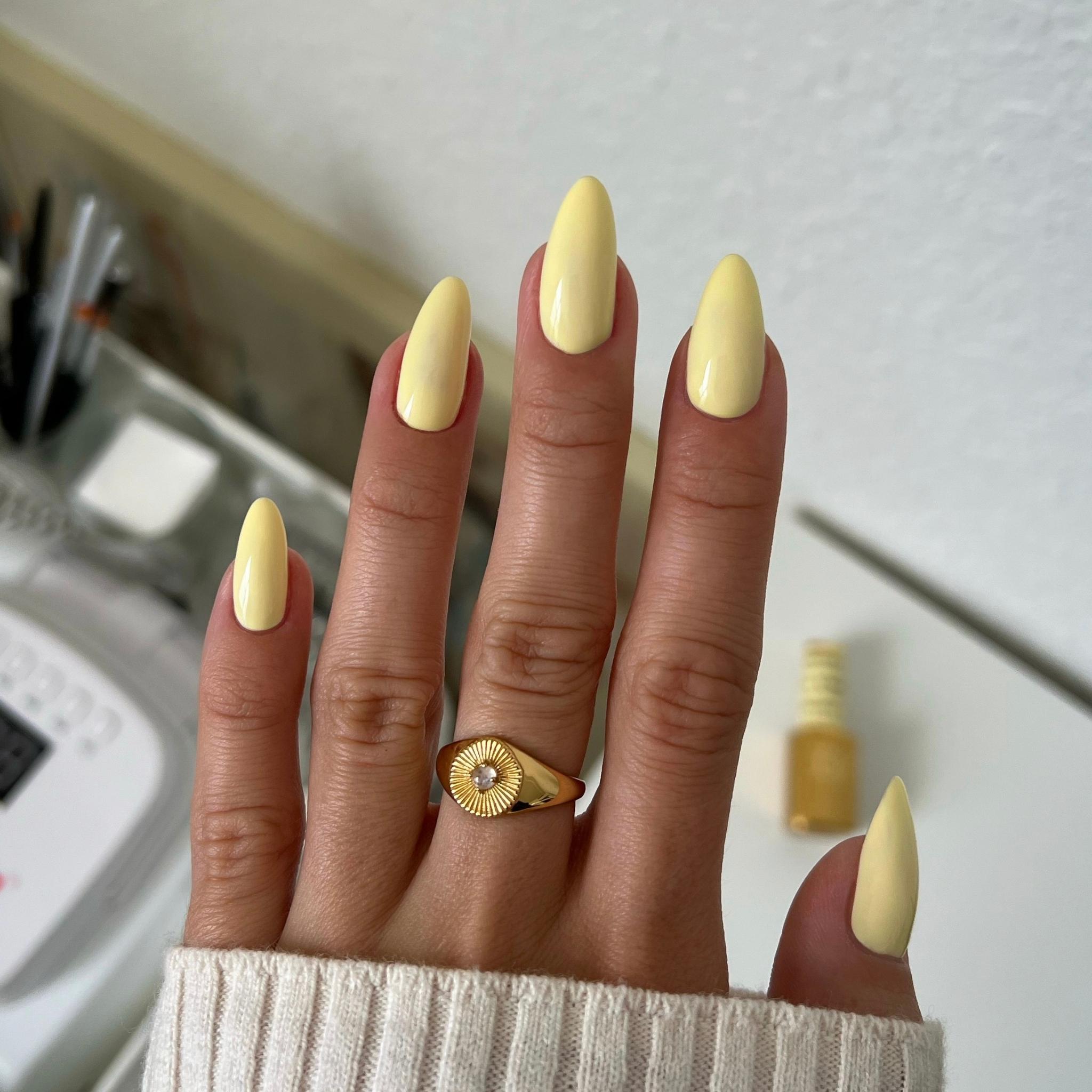 Sunny Delight DIVA #082 – DND Gel