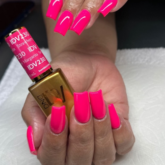 Strawberry Martini DIVA #230 – DND Gel