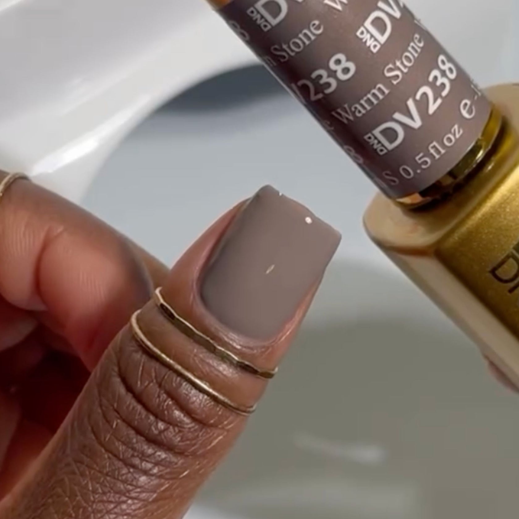 Warm Stone DIVA #238 – DND Gel