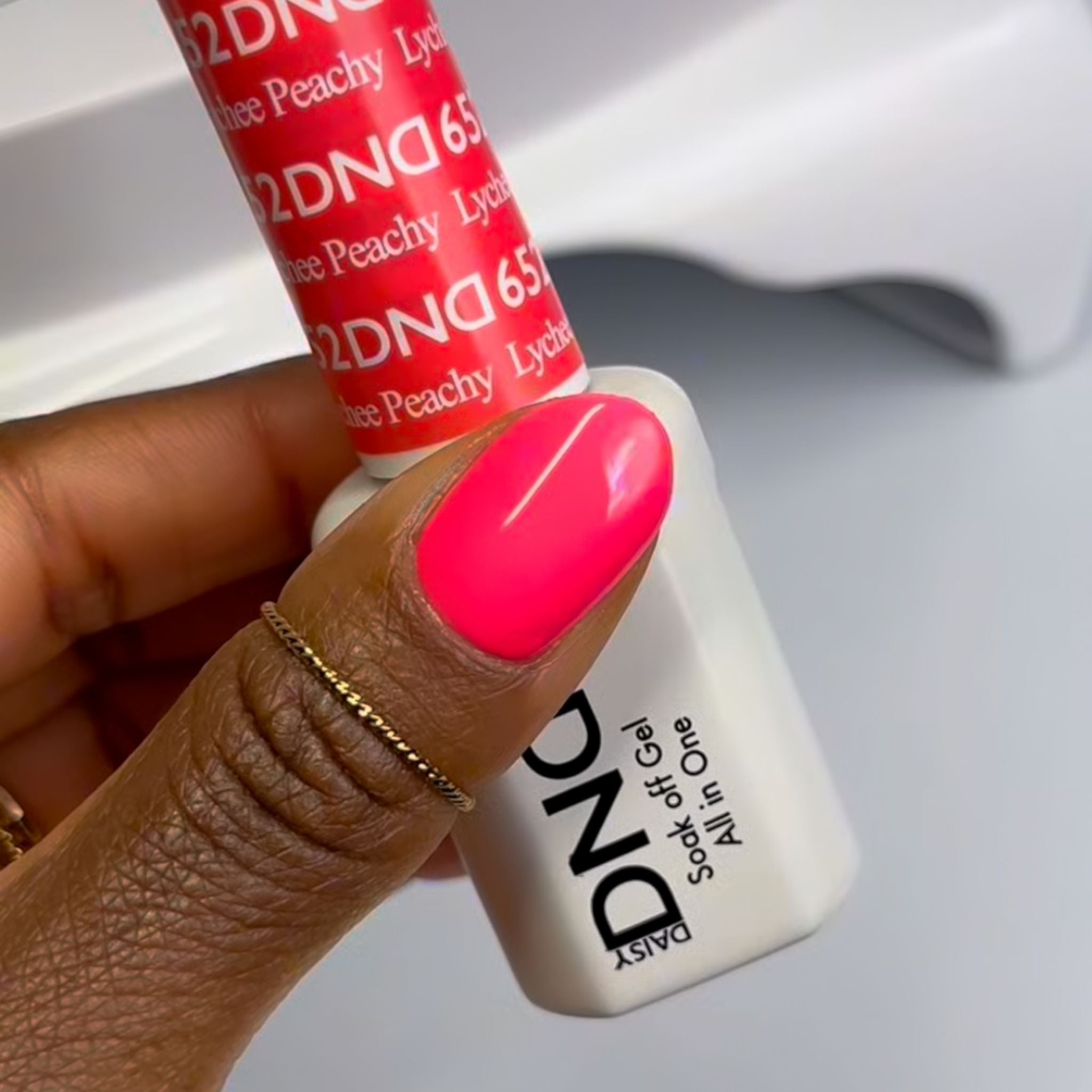 Lychee Peachy #652 – DND Gel