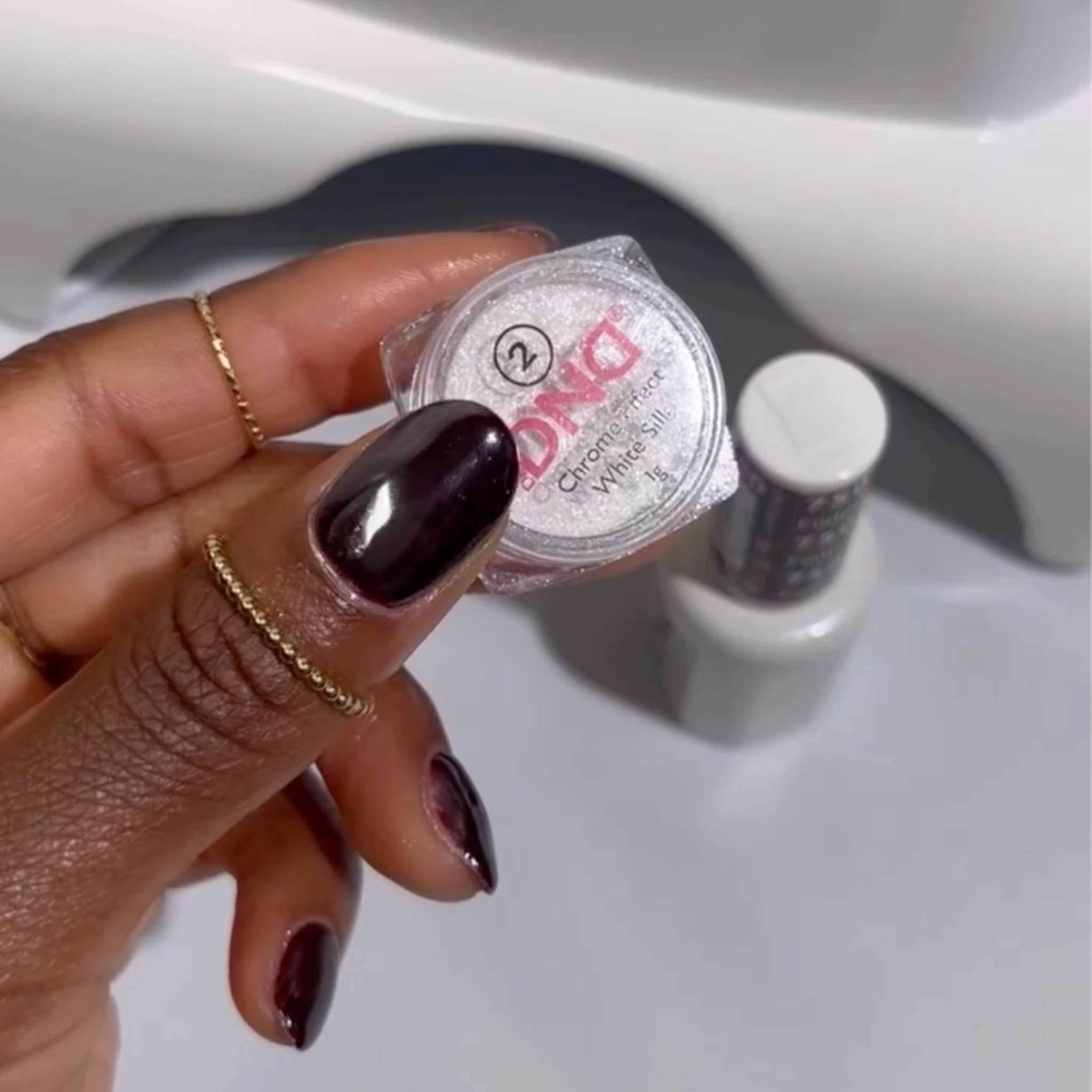 DND Chrome Effect White Silk #02 – DND Gel